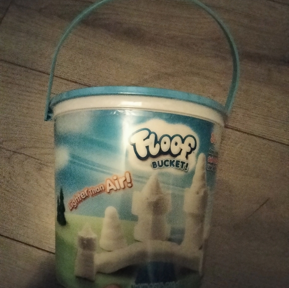 floof | Toys | Floof Arts And Crafts Bucket Of Fun Moldable Material ...